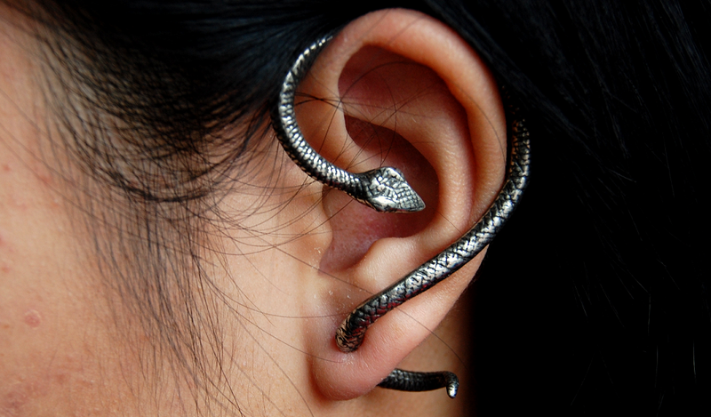 Orm att ha i örat – Ear Cuffs
